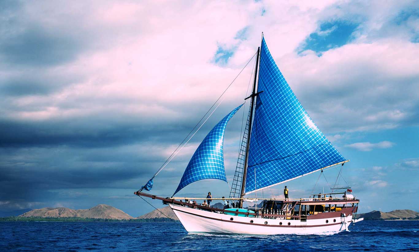 Cruise with us in Indonesia - Home - Pirates' Bay Cruising