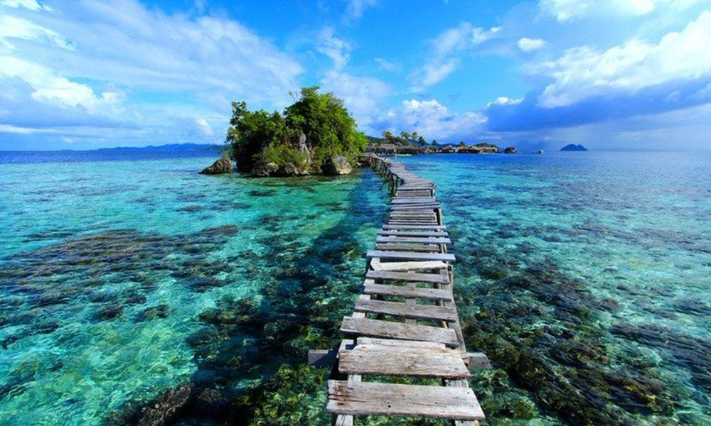 Cruise with us in Indonesia - Home - Pirates' Bay Cruising